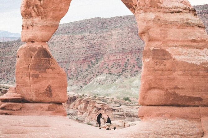 Half Day Arches 4x4 with Delicate Arch Hike - Key Points