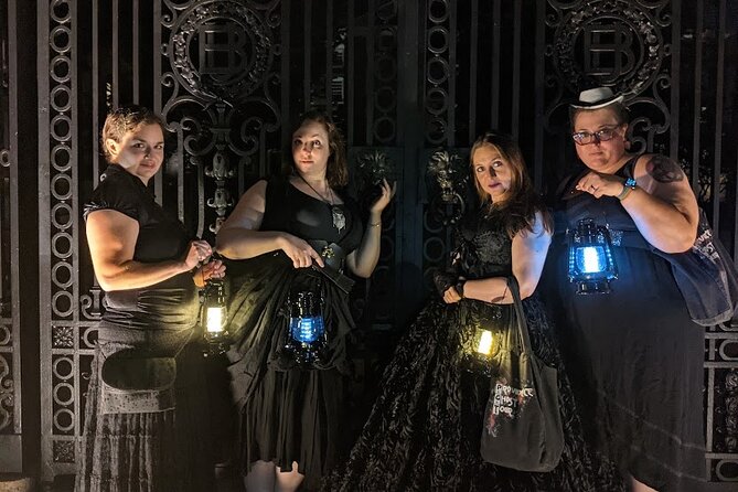 Haunted History Walking Tour of Providence - Guides and Atmosphere