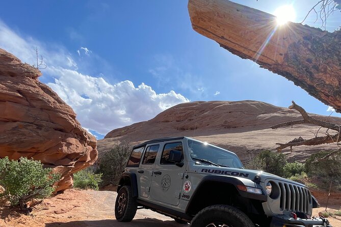 Hells Revenge Private 4x4 Guided Jeep Experience in Moab - The Heart of the Adventure: Hell’s Revenge Trail