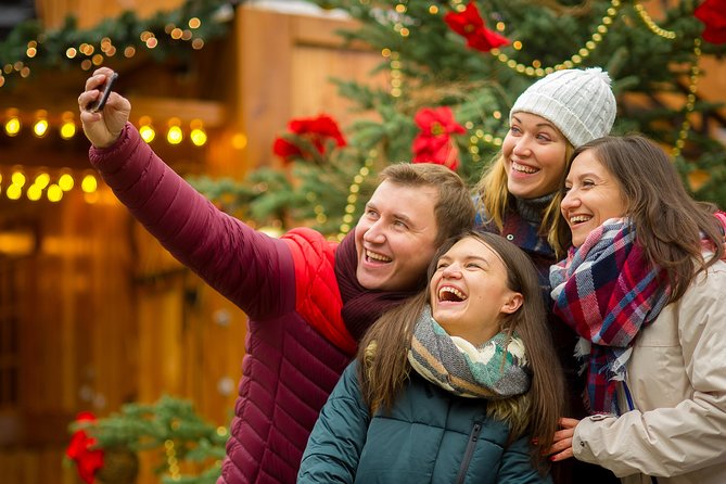 Holiday Scavenger Hunt in Burbank by Holly Jolly Hunt - Key Points