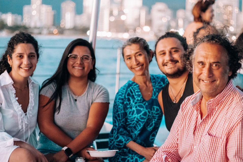Honolulu: Friday Night Fireworks Cruise with Music - Starting Point and Check-In