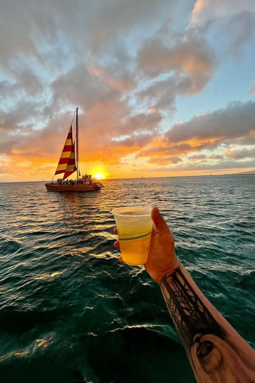 Honolulu: Sunset Catamaran Sailing Experience - What You Can Expect from the Sunset Catamaran Cruise