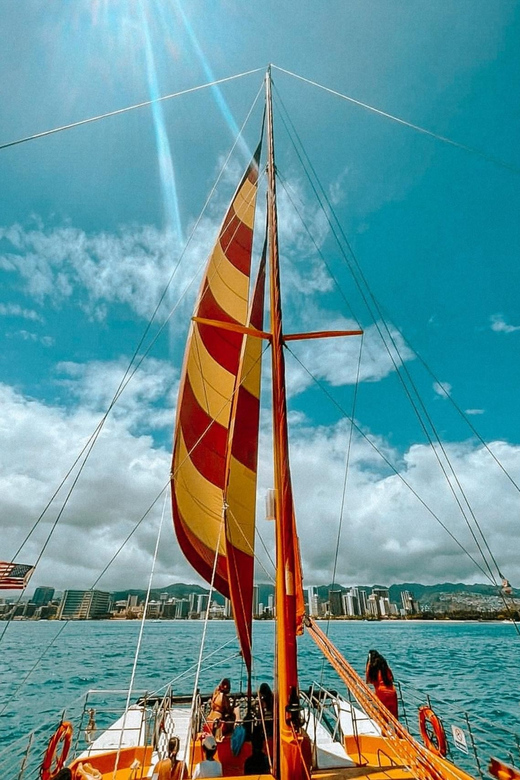 Honolulu: Sunset Catamaran Sailing Experience - Why This Tour Works Well