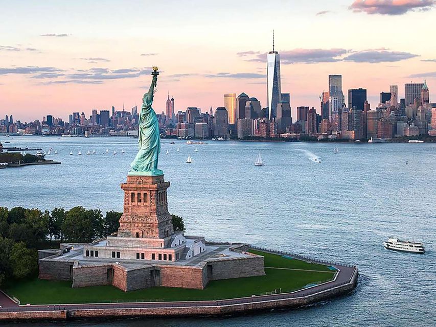 Iconic NYC: 9/11, Wall St, Liberty - An In-Depth Look at the Tour Experience