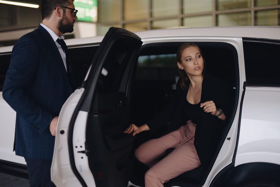 JFK /EWR Airport Stretch Limo Pick Up + One Hour NYC Tour - What to Expect from the JFK/EWR Stretch Limo & NYC Tour