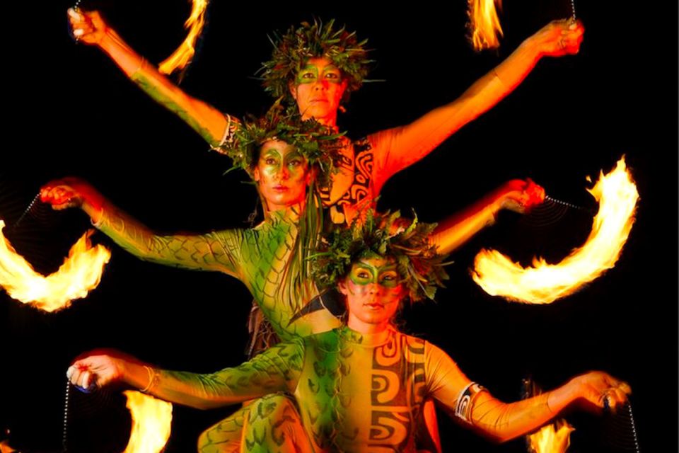 Kauai: Buffet Dinner with Open Bar and Luau Kalamaku Show - Key Points