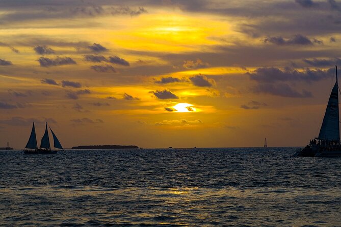 Key West: Smathers Beach & activities with a Sunset Catamaran & Open Bar - FAQ