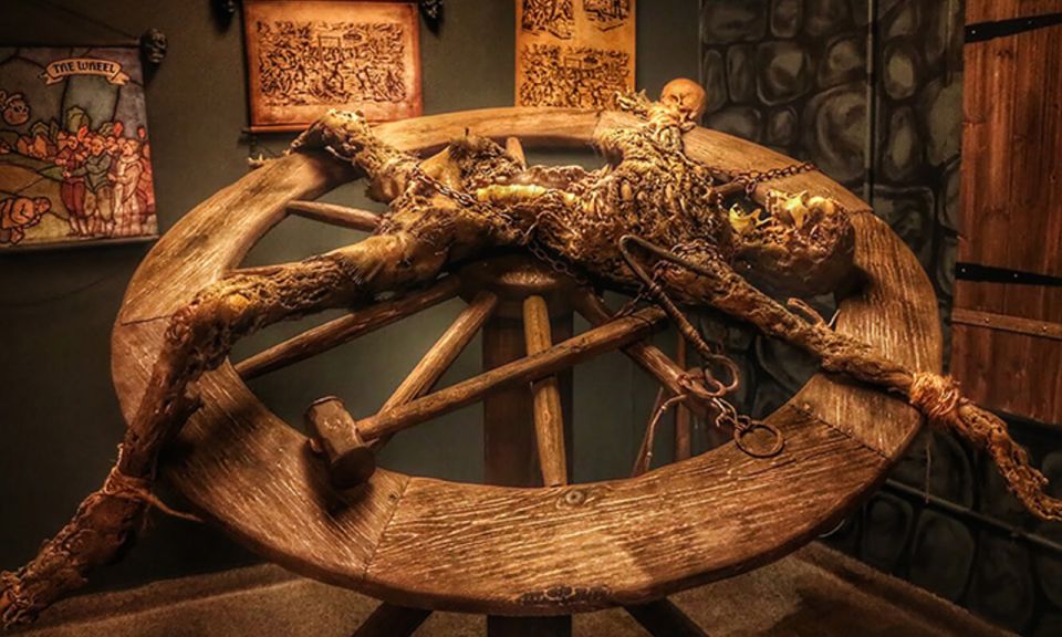 LA: Medieval Torture Museum Ticket with Ghost Hunting - The Experience in Detail