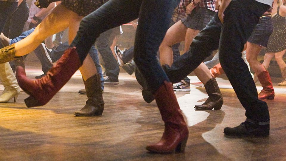 Las Vegas: Country Bar Crawl by Party Bus w/ Mixed Drinks - FAQ
