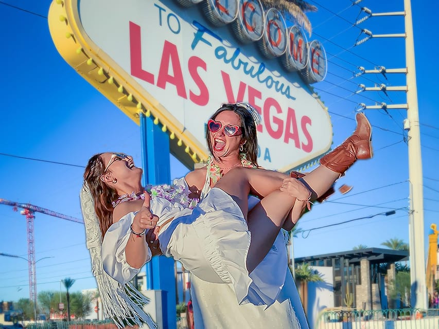Las Vegas: Elvis Wedding with Las Vegas Sign Photos Included - Who Should Consider This Experience?