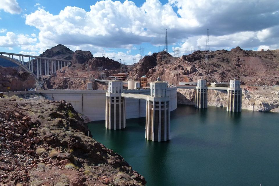 Las Vegas: Hoover Dam, Craft Beer & Comedy Show Tour - Transportation, Timing, and Group Size