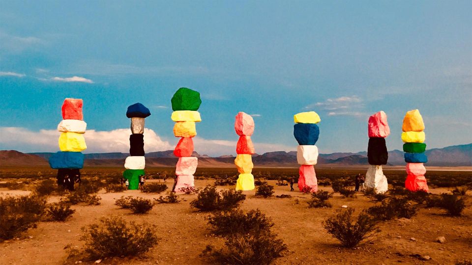 Las Vegas: Mojave Desert, 7 Magic Mountains, Vegas Sign Tour - FAQs