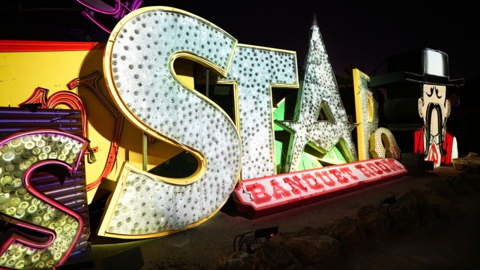 Las Vegas: Night Helicopter Flight and Neon Museum Tour - FAQ