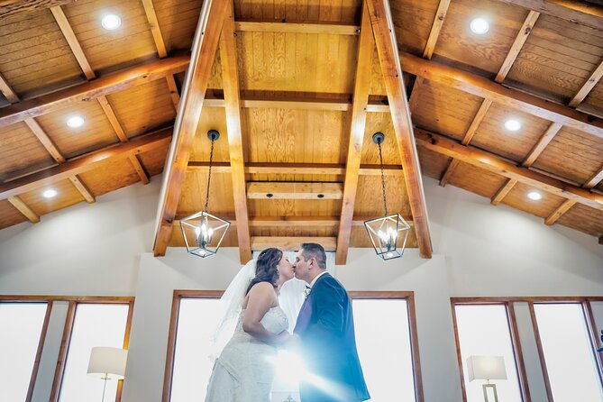 Las Vegas Wedding at The Little Vegas Chapel including Limousine Transportation - Key Points