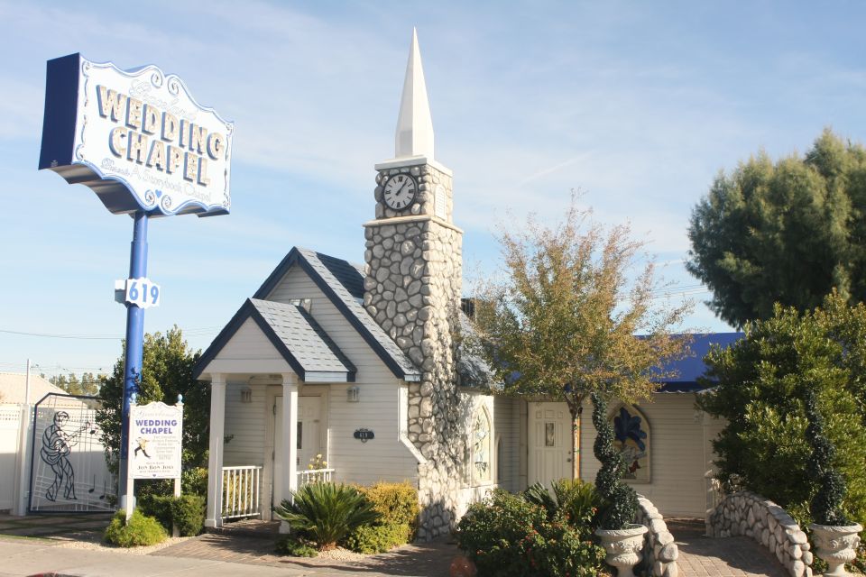 Las Vegas: Wedding or Vow Renewal at Graceland Chapel - Key Points