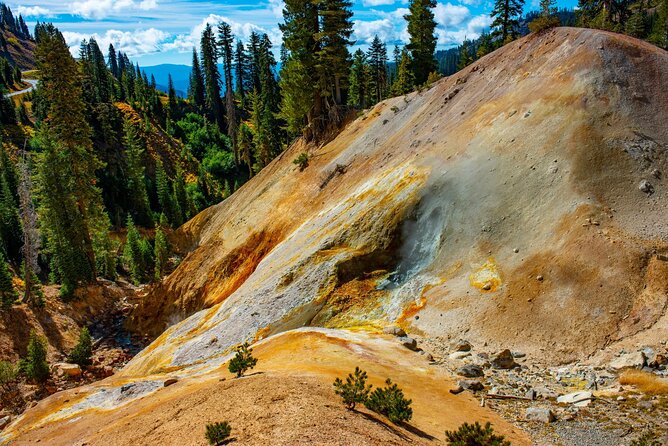 Lassen Volcanic National Park Self-Guided Audio Tour - Emerald Lake: A Shimmering Green Reflection