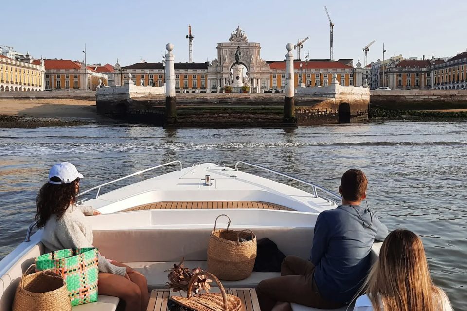 Lisbon: Sunset Boat Tour with Snacks & Drinks - Who Should Consider This Tour?
