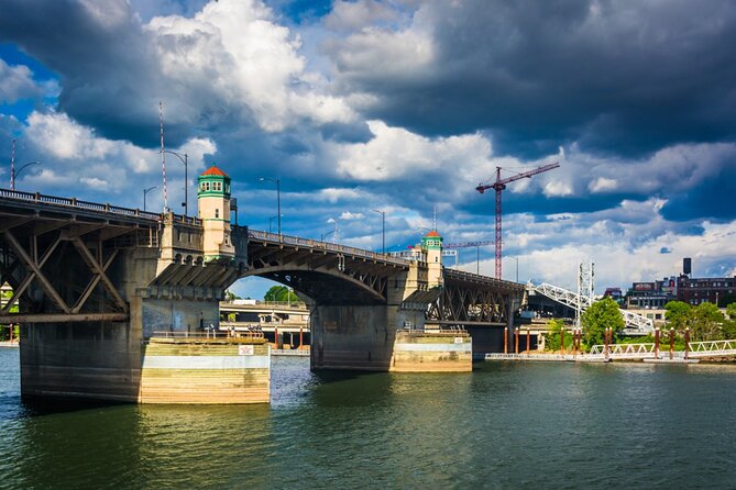 Love in the City of Roses: Romantic Tour in Portland - Exploring Portland’s Heart: A Perfect Romantic Walk