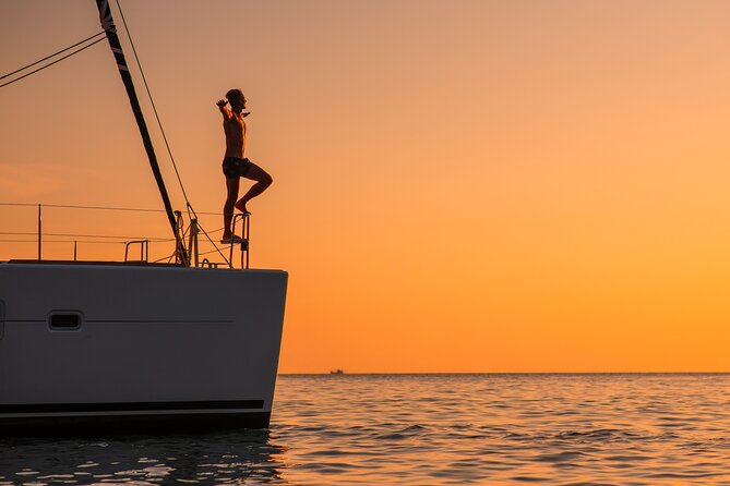 Luxury Diamond Head Sunset Sail - The Personal Touch: Bring Your Own Drinks and Customize the Experience