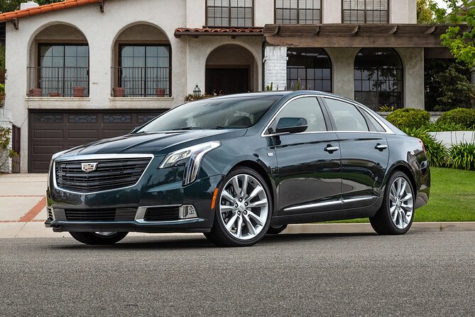 Luxury Sedan Departure from Manhattan to LaGuardia Airport LGA - Key Points