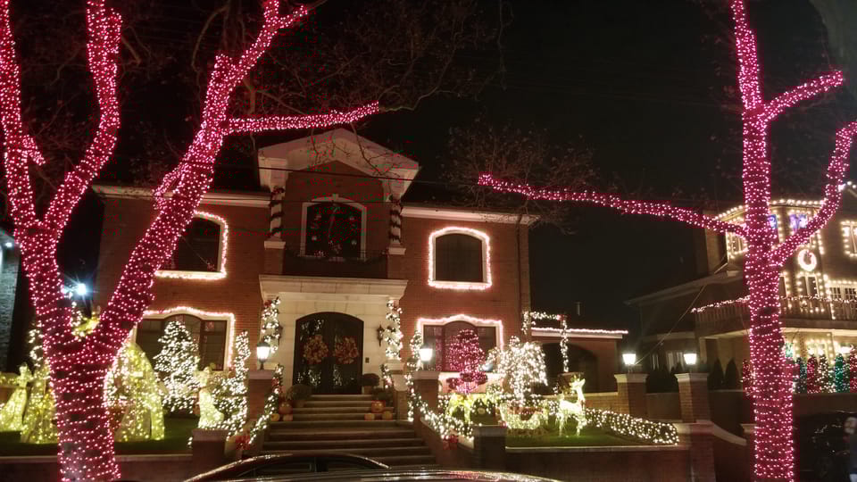 Magnificent Christmas Lights Tour of Dyker Heights Brooklyn - What to Expect from the Tour