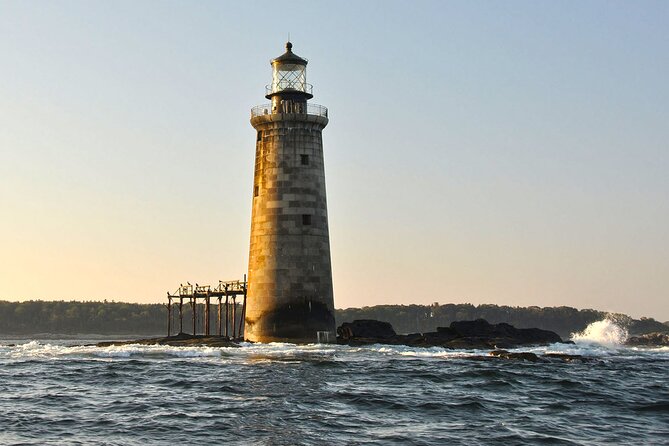 Maine Fall Foliage Private Lobster Boat Cruise with Local Drinks - Key Points