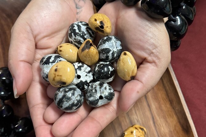 Make a Kukui Nut Bracelet on Maui - Key Points  