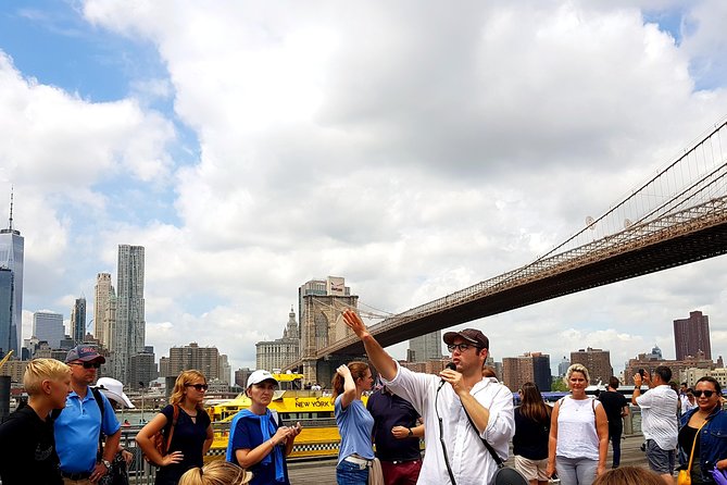 Manhattan to Brooklyn NYC Walking Tour: Brooklyn Bridge and Dumbo in Spanish - What to Expect from the Tour Experience