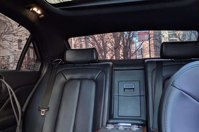Meet and Greet Private Sedan Transfer from ORD to Downtown Chicago - Who Will Appreciate This Service?