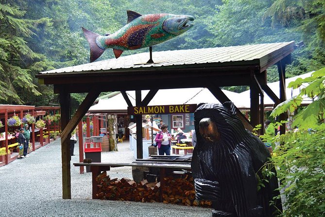 Mendenhall Lake Kayak and Salmon Bake Adventure - Kayak Experience
