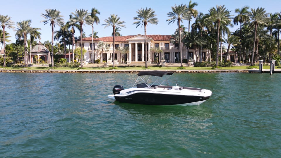 Miami Beach: Private Boat Tour with Captain and Champagne - Setting the Scene: What You Can Expect
