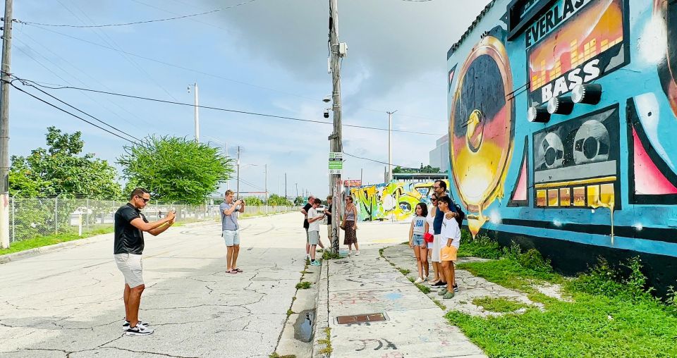 Miami: City Sightseeing and millionaire row boat tour - FAQs