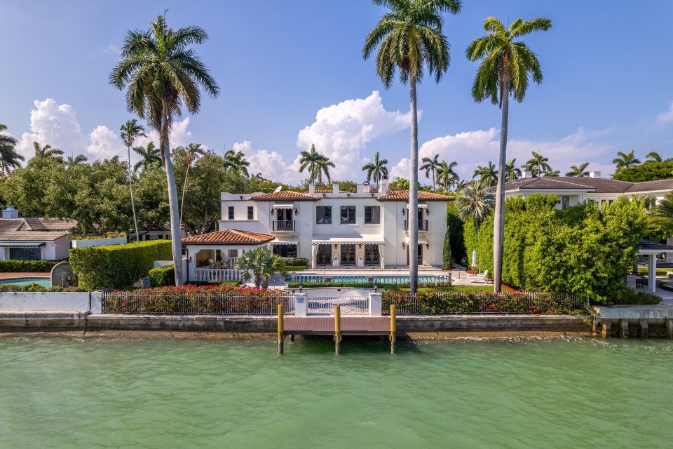 Miami: Miami Skyline Vintage Yacht Cruise, - The Experience at a Glance