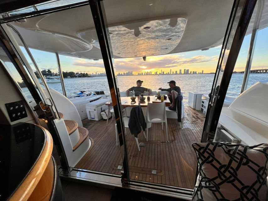 Miami: Private City Cruise of Miami Beach with French Guide - What to Expect from the Miami Private City Cruise
