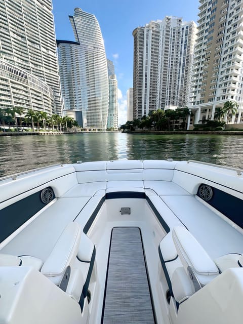 Miami: Private Luxury Boat Charter with a Captain - An Authentic View of Miami from the Water