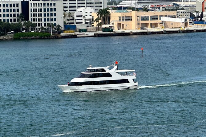 Miami Skyline and Biscayne Boat Party and Open Bar with Music - Who Will Love This Experience?