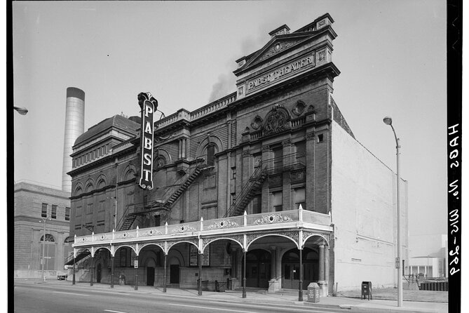 Milwaukee Downtown Ghost Tour - The Shadow of City Hall - Who Would Enjoy This Tour?