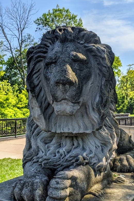 Milwaukee: Sightseeing Bus Tour - Transportation & Group Size