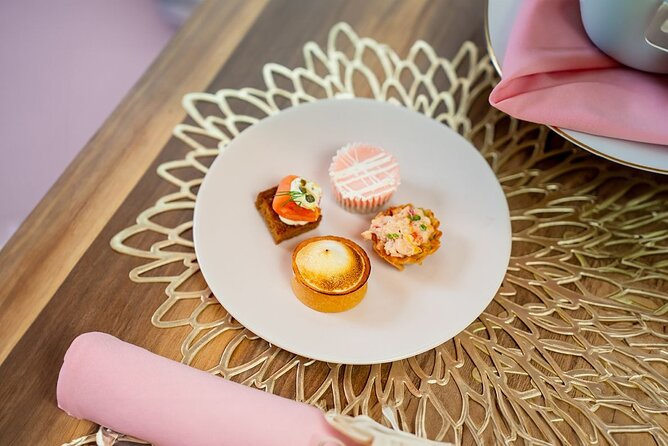 Mobile Tea Room Experience in New York - A Closer Look at the Experience