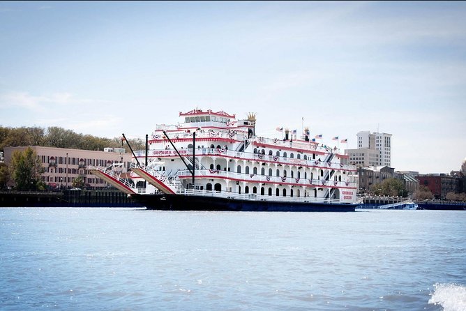 Narrated Harbor Luncheon Riverboat Cruise - Key Points