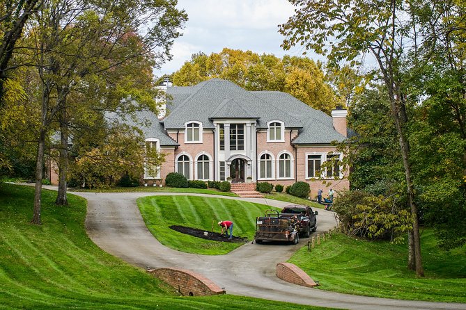 Nashville "Homes Of The Stars" Narrated Bus Tour with 30+ Celebrity Homes - In-Depth Breakdown of the Itinerary