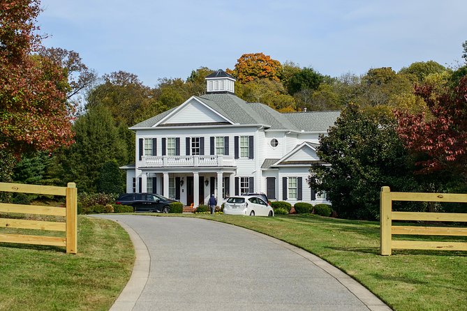 Nashville "Homes Of The Stars" Narrated Bus Tour with 30+ Celebrity Homes - What Does the Tour Really Offer?