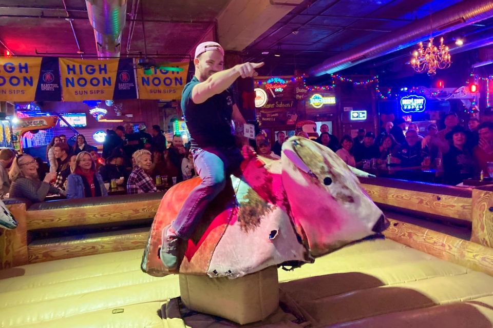 Nashville: Music City Pub Crawl - The Walk and Atmosphere