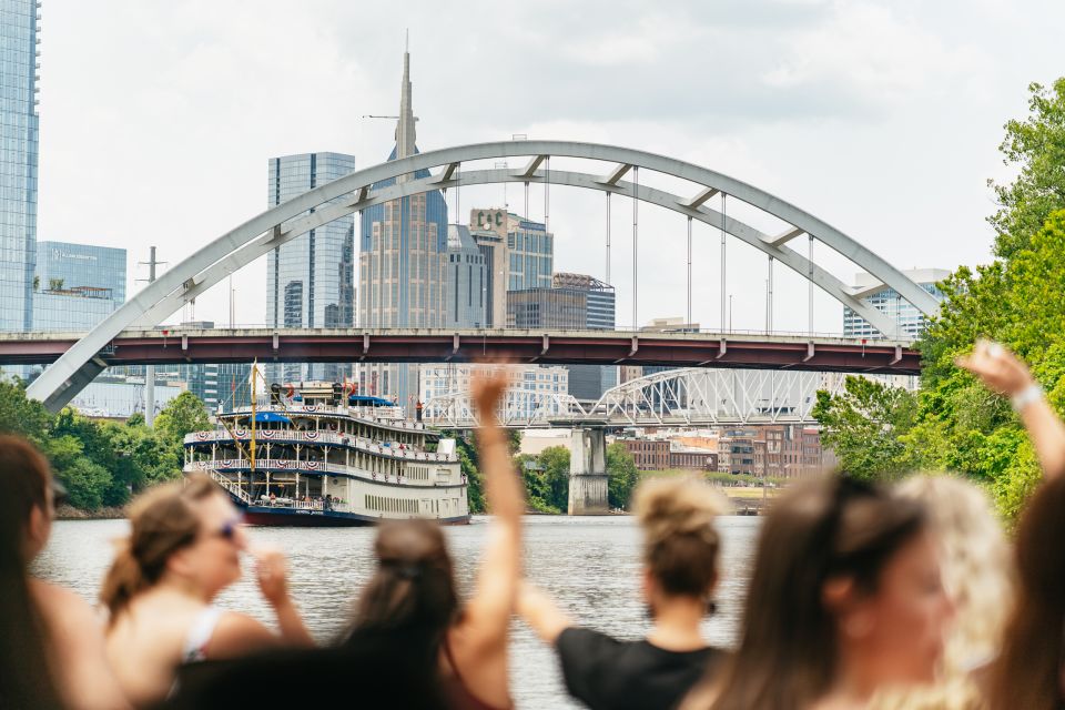 Nashville: Pontoon Party Cruise with a Captain - Who Will Love This Tour?