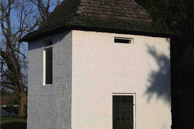 Nawlins Luxury: Double Plantation Whitney & Oak Alley with Transportation - FAQ