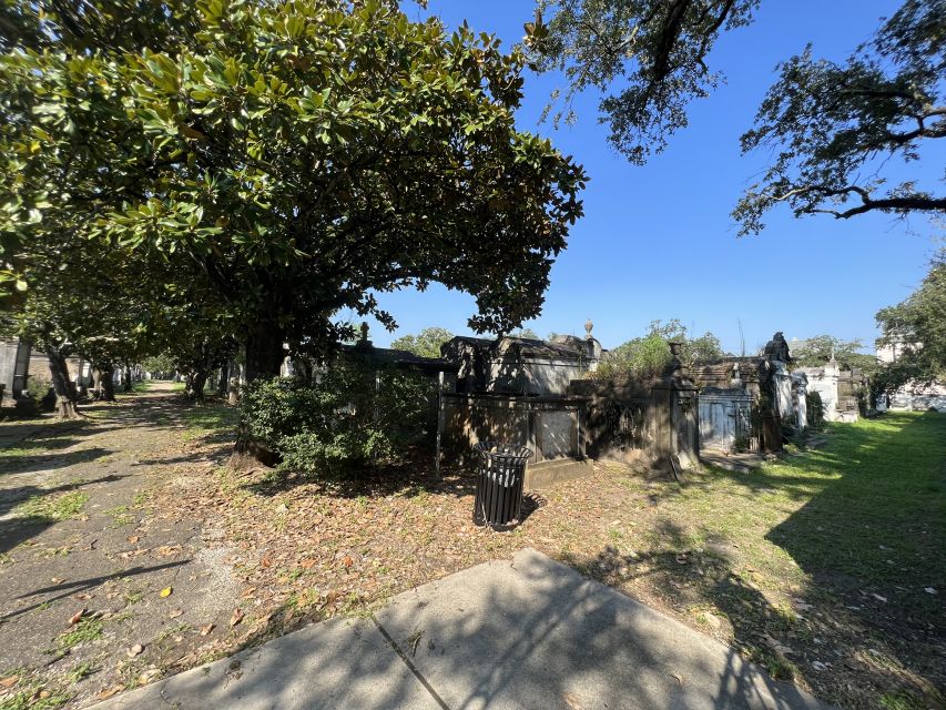 New Orleans : Best of Ghost & Voodoo Experience Walking Tour - A Closer Look at the Tour Experience