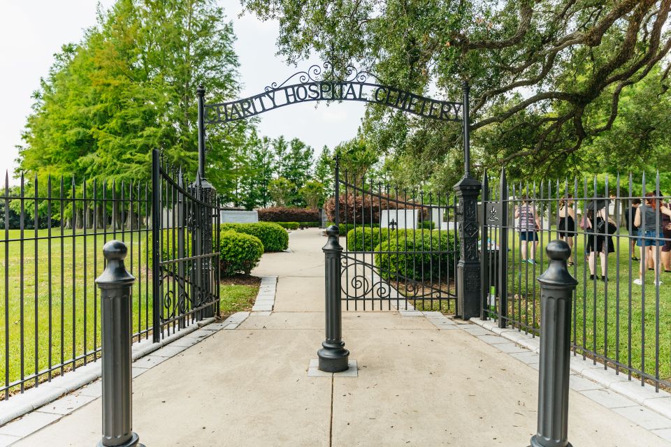 New Orleans: Cemetery Tour - Deep Dive into the Cemetery Stops