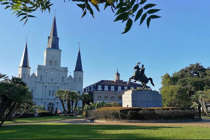 New Orleans City Tour: Cemetery, French Quarter, Garden District - The Transport and Group Dynamics