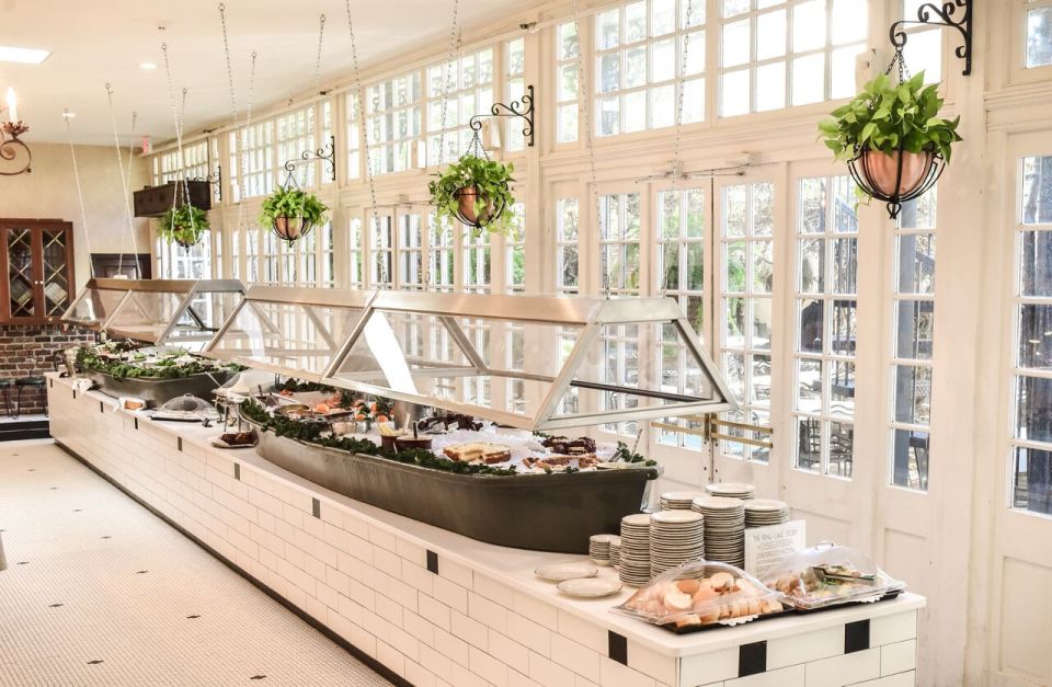 New Orleans: 'Court of Two Sisters' Jazz Brunch Buffet - Setting the Scene: What to Expect from the Brunch