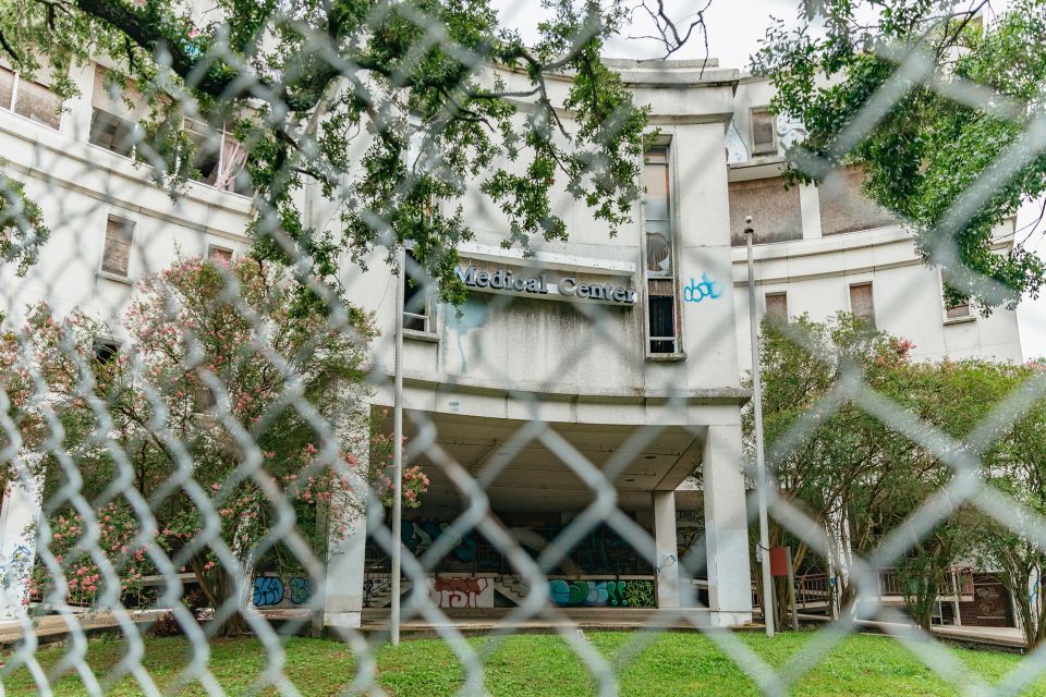 New Orleans: Dead of Night Ghosts and Cemetery Bus Tour - Who Should Consider This Tour?